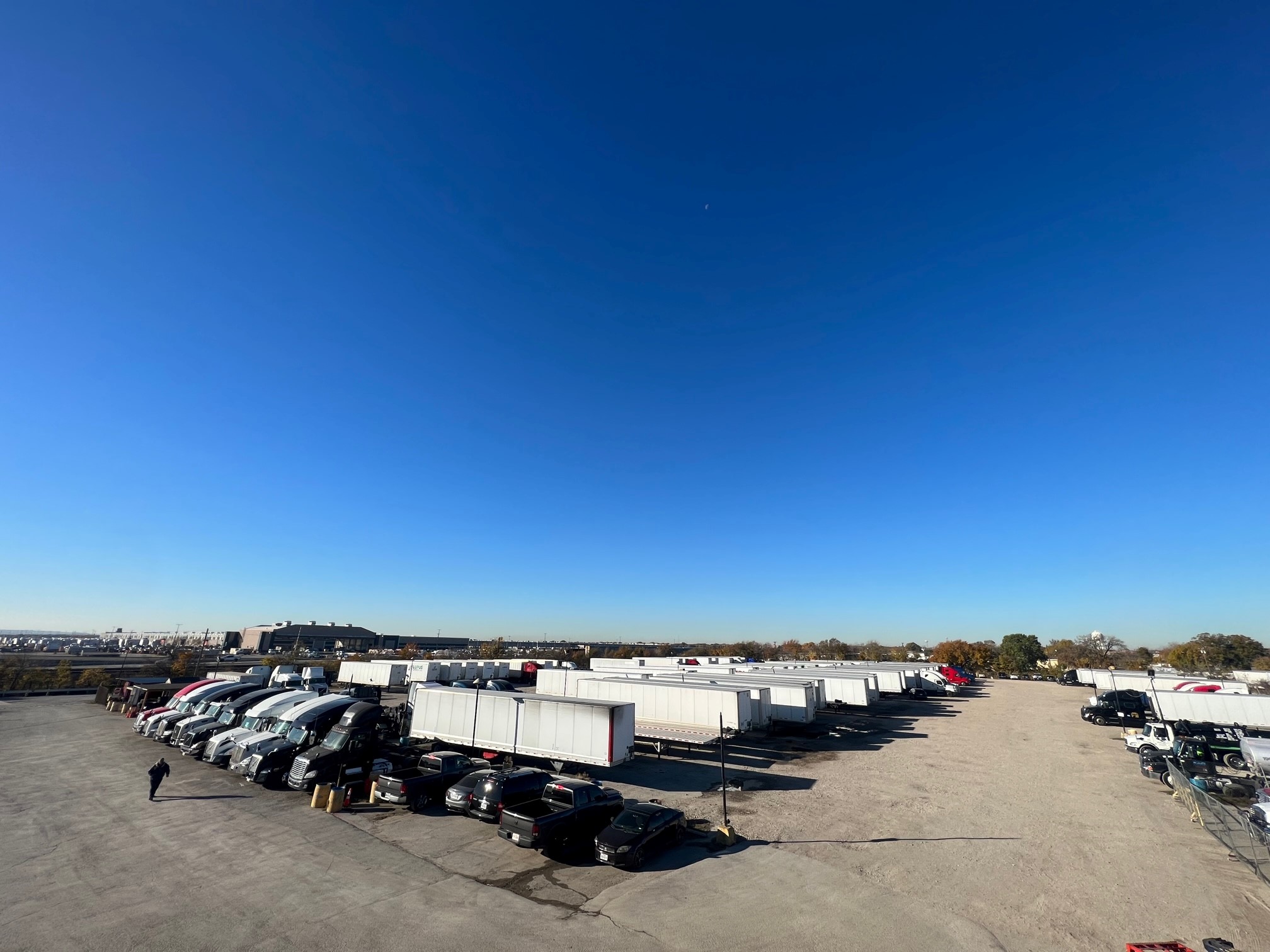 DFW – Truck Parkings
